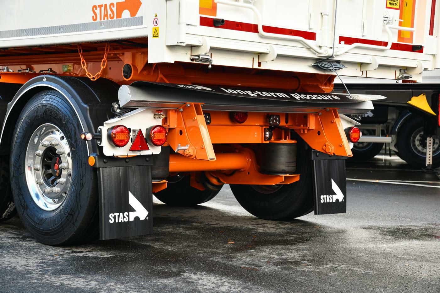 Discover the 7 ways we improved the tipper underrun bar | STAS