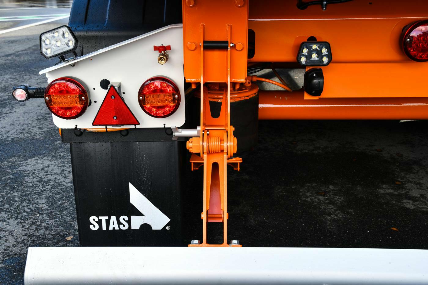 Discover the 7 ways we improved the tipper underrun bar | STAS